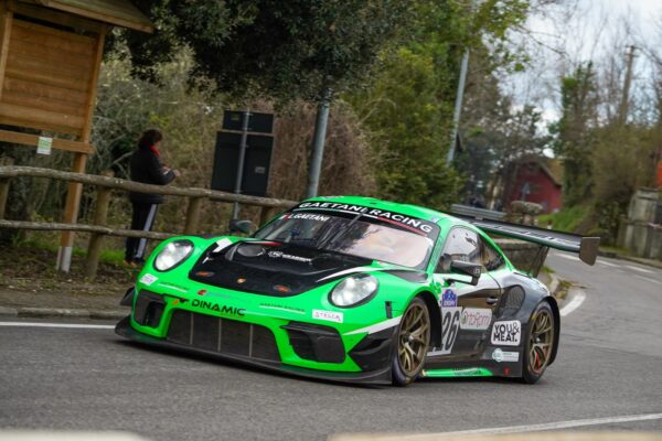 Luca Gaetani aus Italien jetzt mit dem Porsche auf Europa-Tour ...
